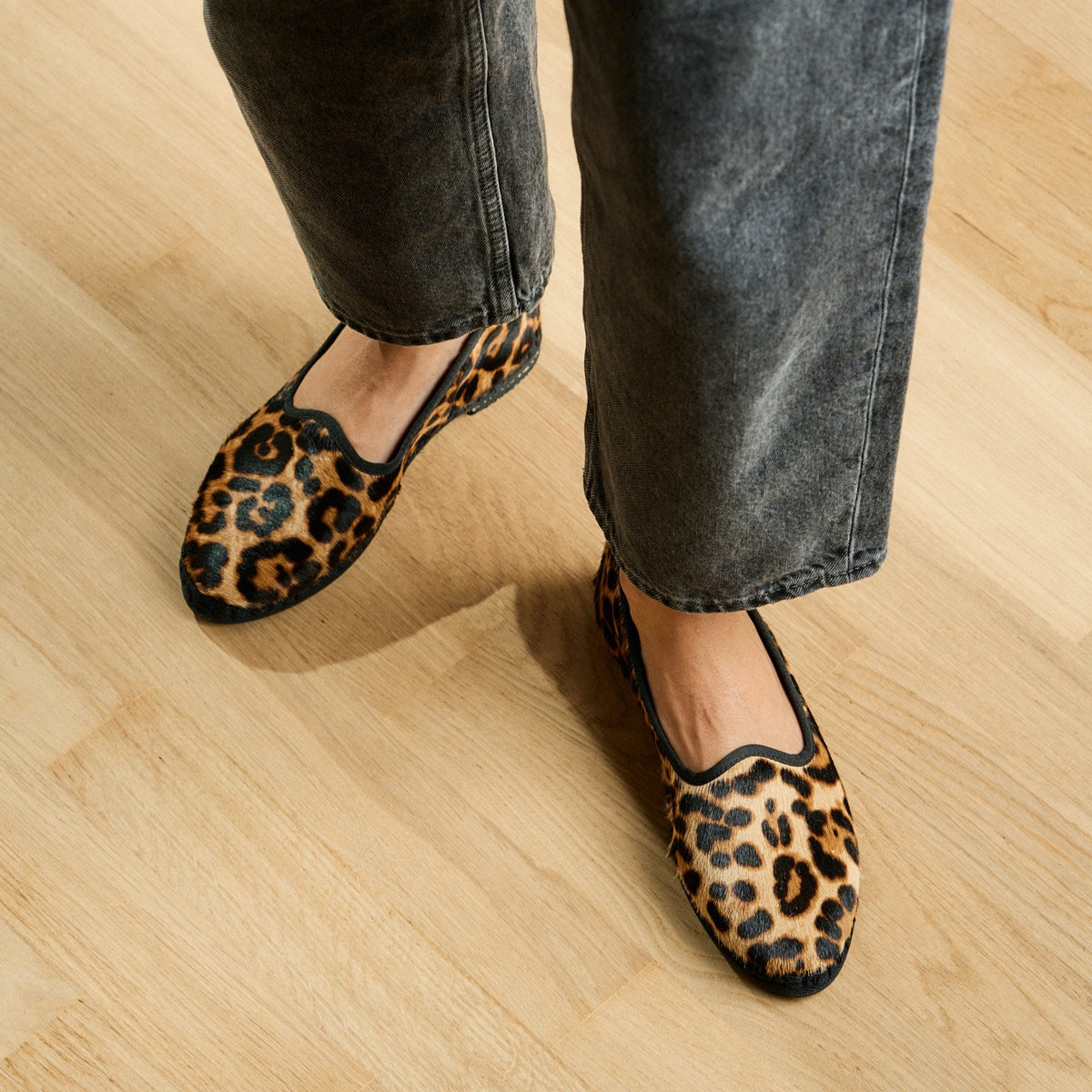 Leopard Venetian Slippers Women | Calf Hair | Manebí